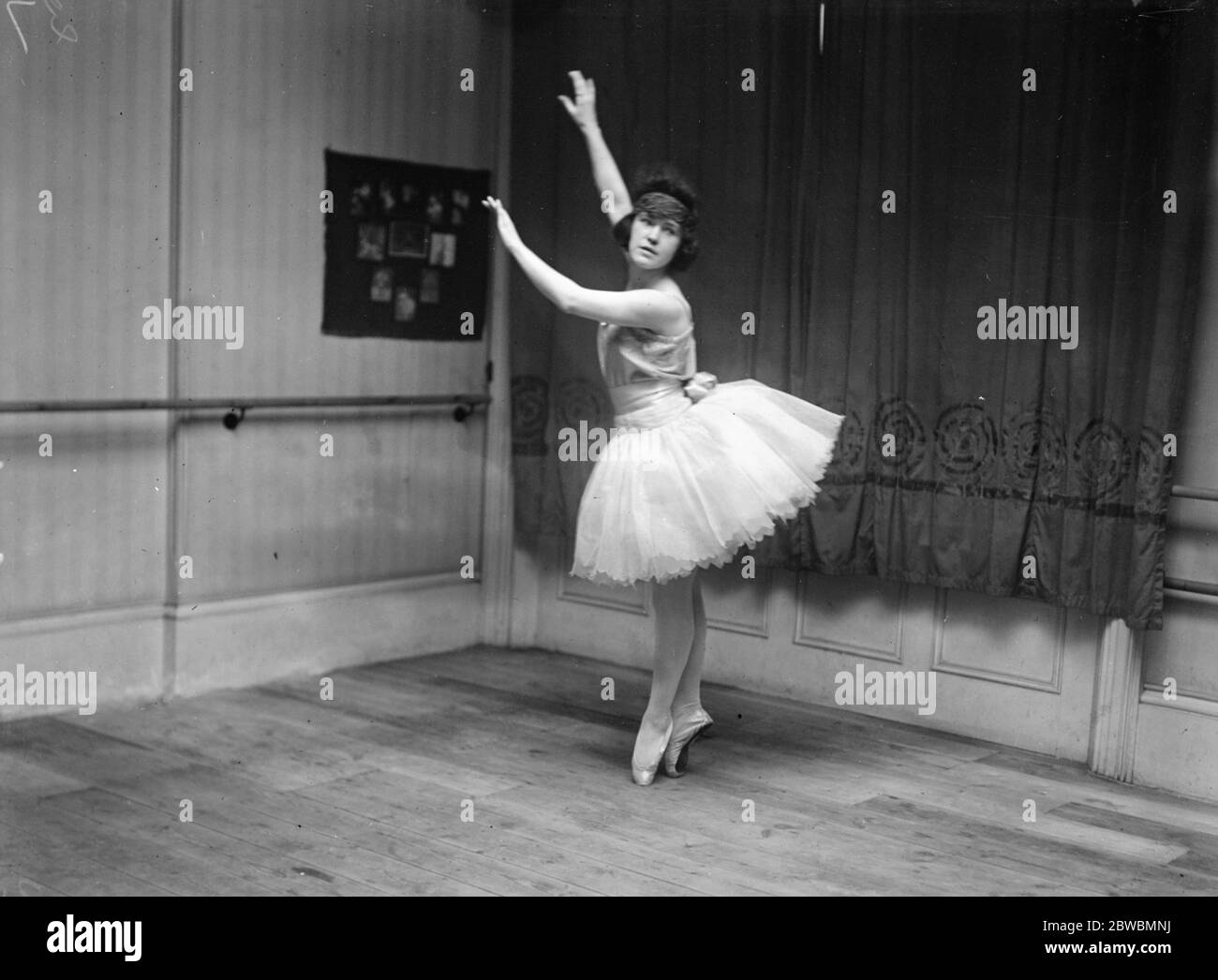 Miss helen may dancer hi-res stock photography and images - Alamy