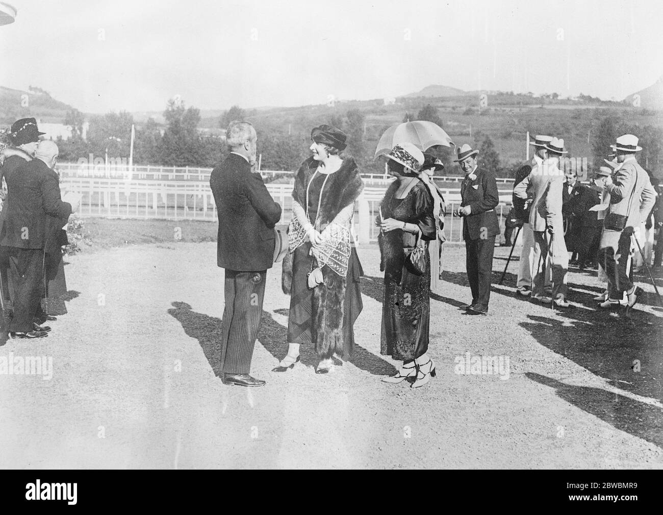 Queen of Spain at the Races a chat with the Premier The Queen of Spain ...