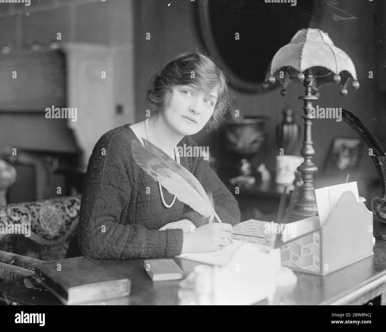 Mrs Ian Bullough ( Miss lily Elsie ) at her new home , Drury lane farm ...