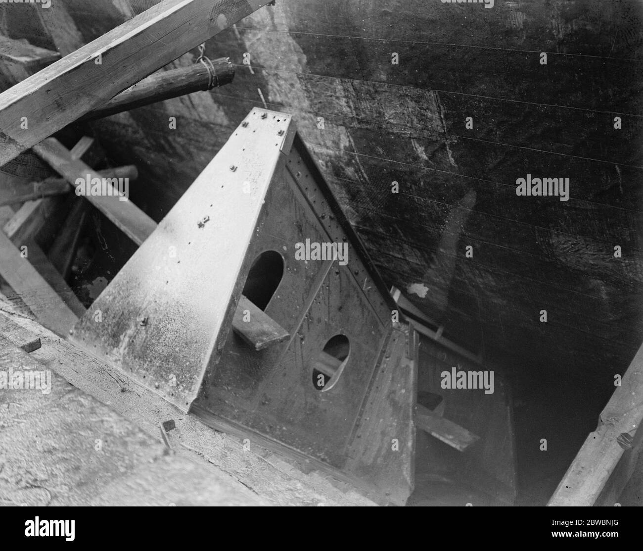 Remarkable device to preserve HMS Victory in dry dock at Portsmouth ...