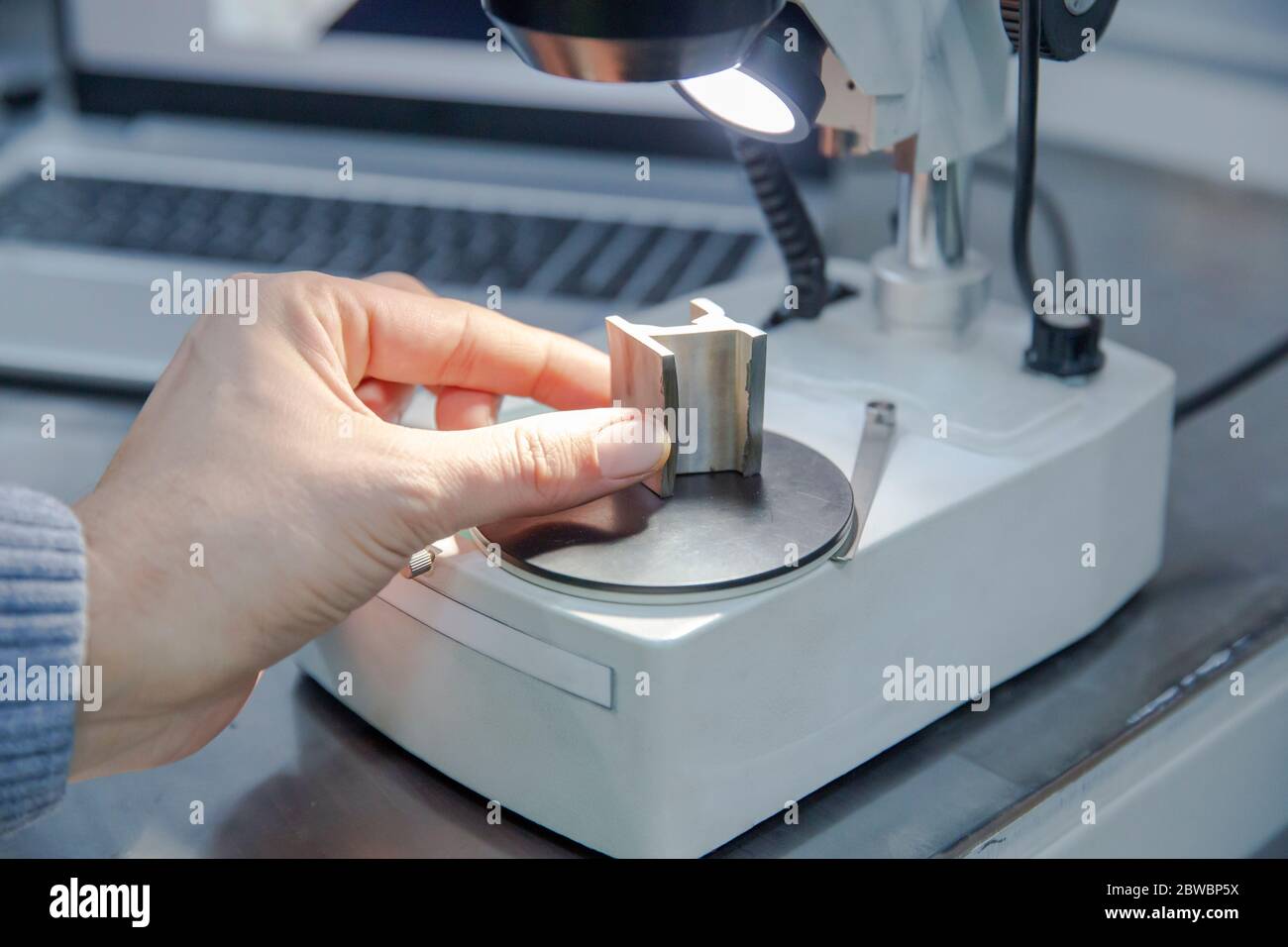 Iron metal microscope hi-res stock photography and images - Alamy