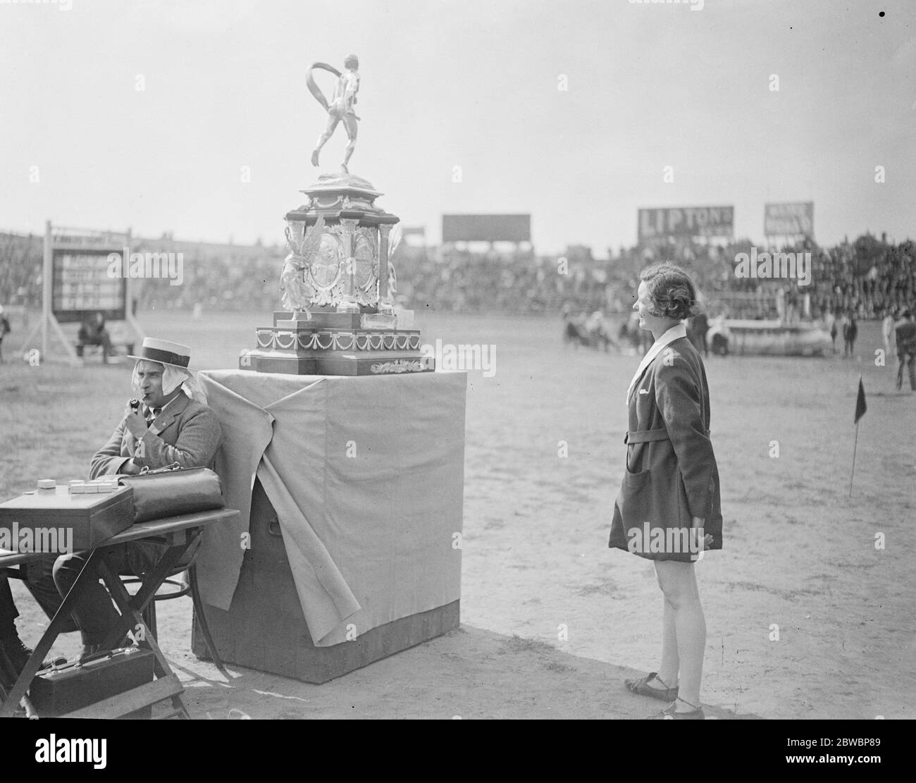 Marathon trophy Black and White Stock Photos & Images - Alamy