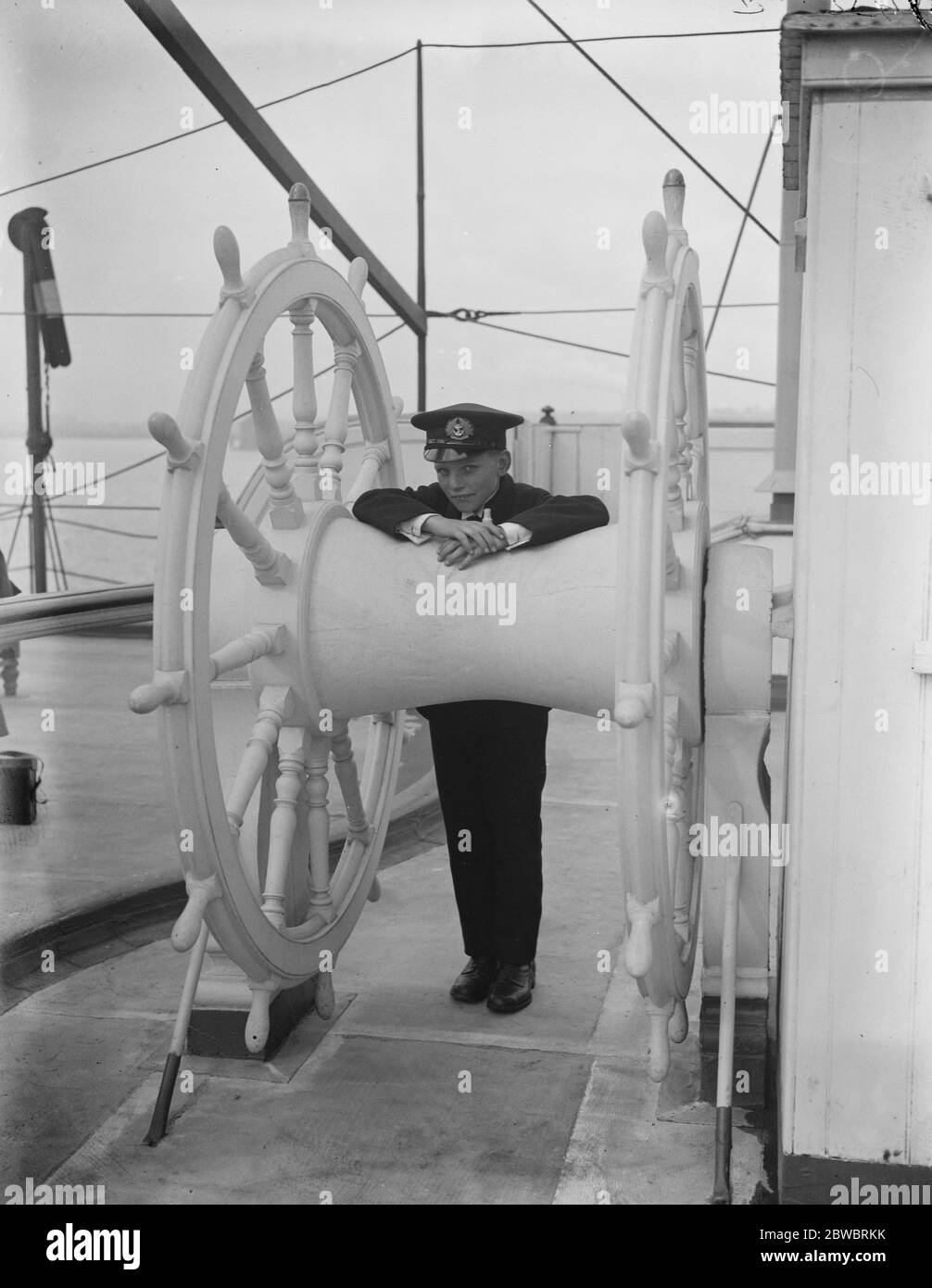 Sailor ship hi-res stock photography and images - Alamy