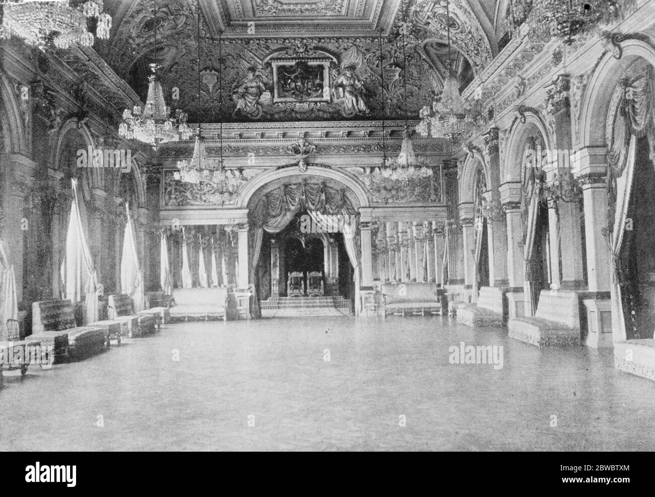 Destroyed palace hi-res stock photography and images - Alamy