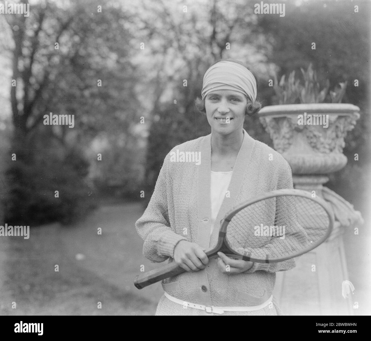Royal Botanic society ' s tennis tournament Mrs H S Utz , the ...