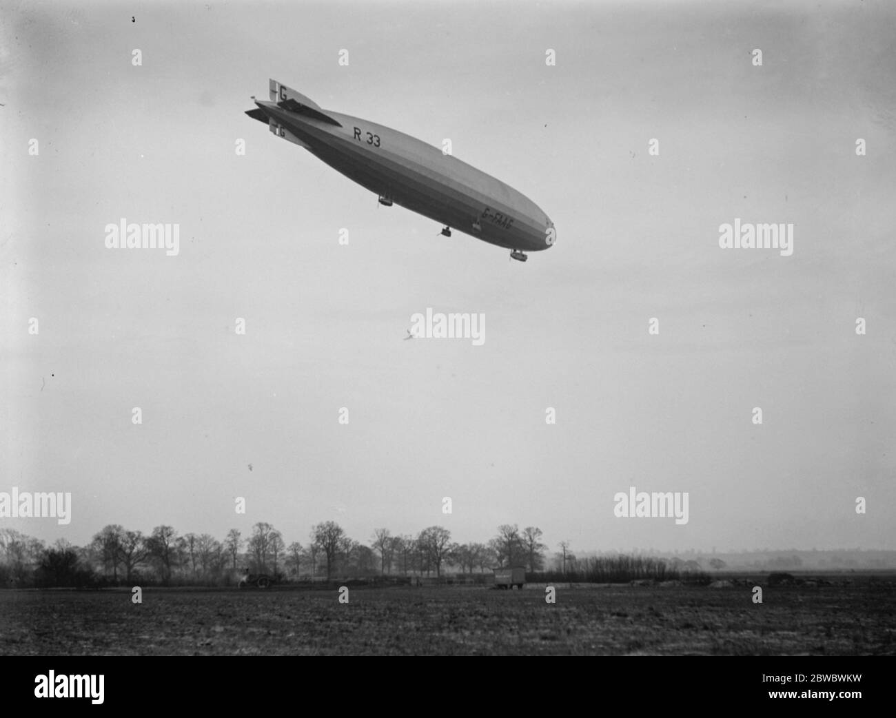 First flight of a British airship for over three years . R33 leaves ...