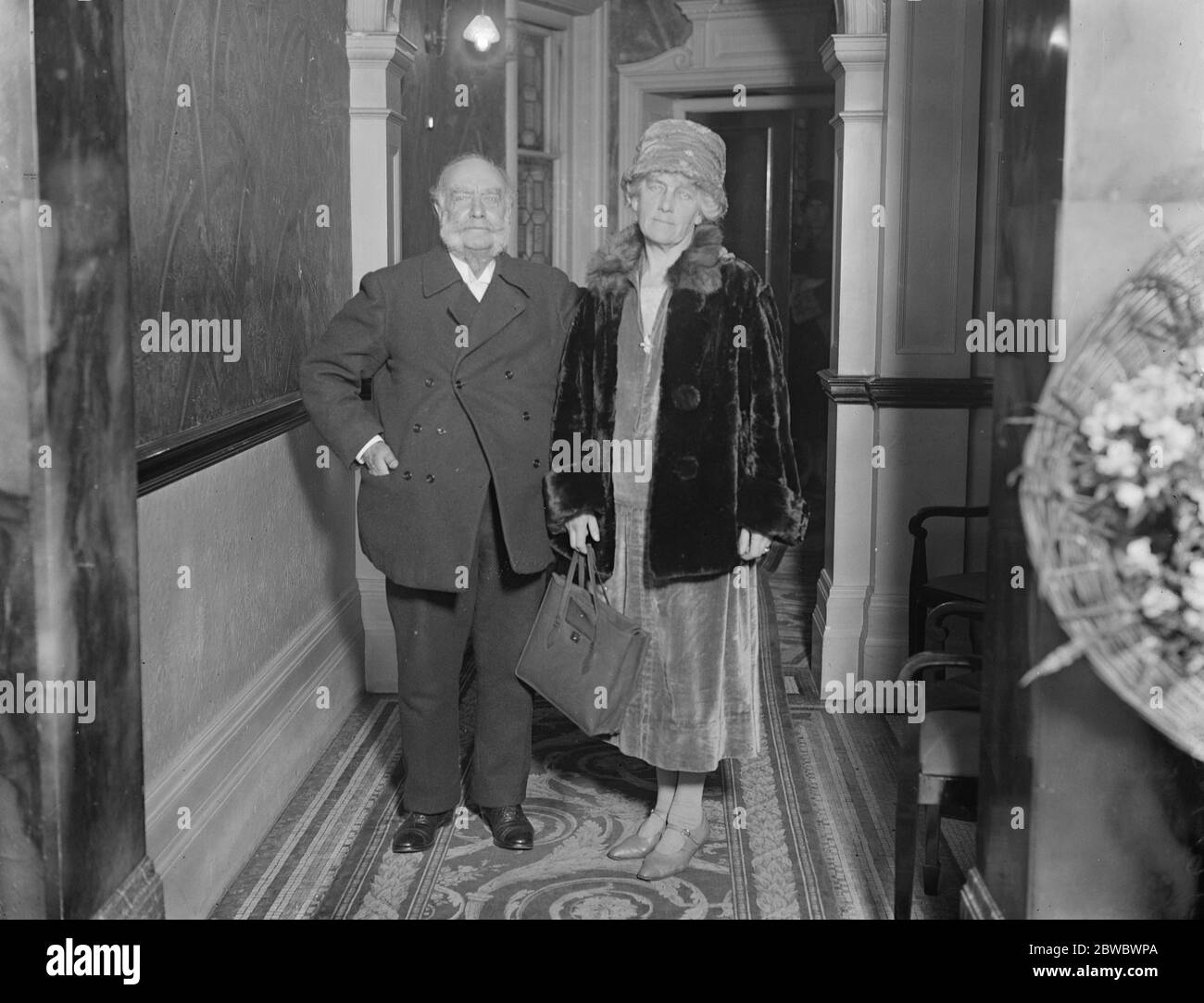 Tea rooms london Black and White Stock Photos & Images - Alamy