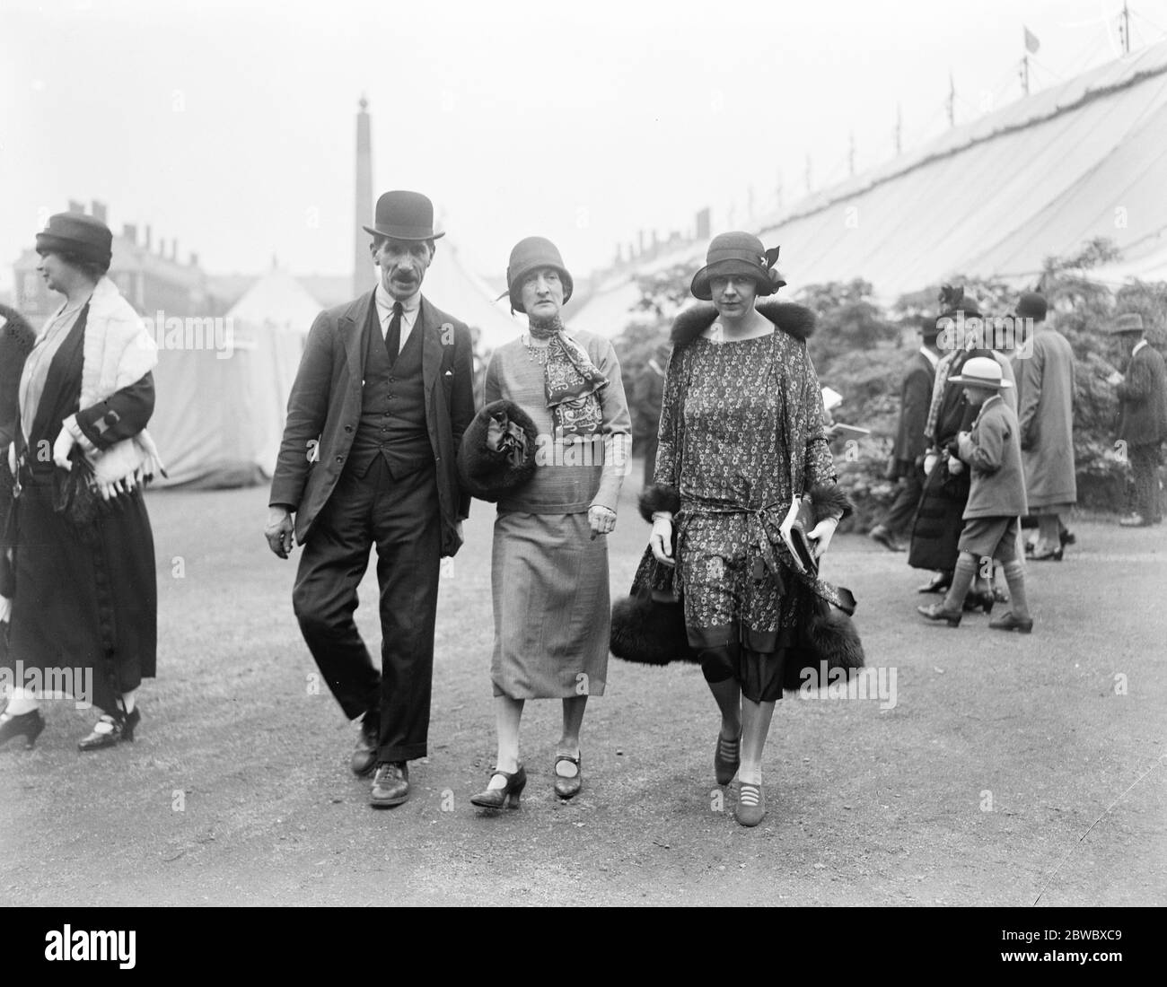 Chelsea flower show . The Countess of Oxford and Mrs Norman Holden . 20 ...