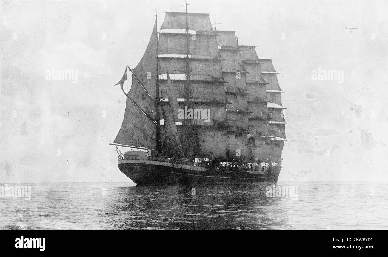 Sailing 1920s Black and White Stock Photos & Images - Alamy