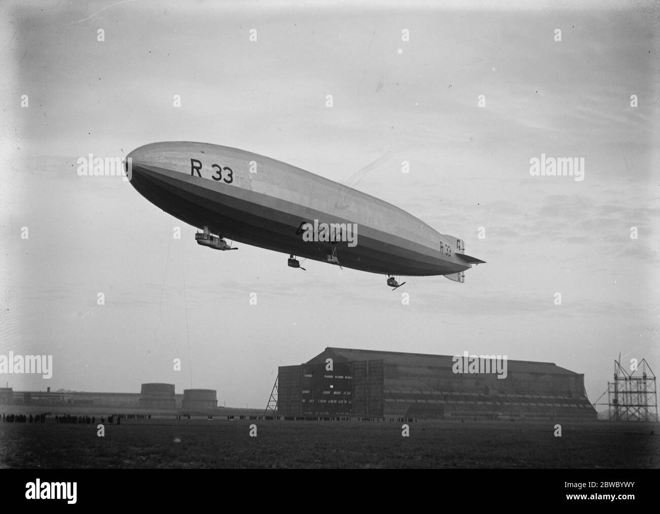 First flight of a British airship for over three years . R33 leaves ...