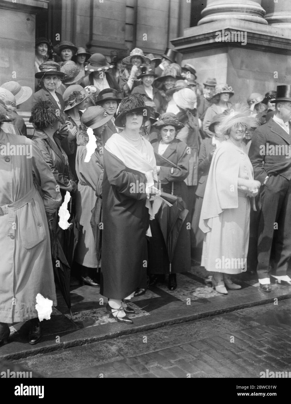 Lord Ilchester ' s daughter weds Lady Lyle leaving 11 June 1924 Stock ...