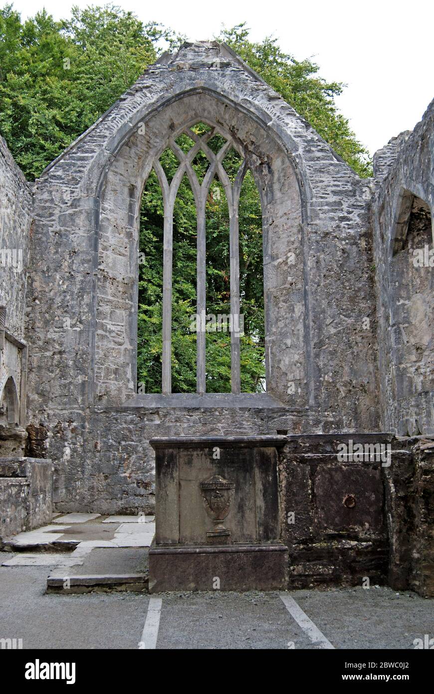 Stone wall of an old church ruin in Ireland Stock Photo - Alamy