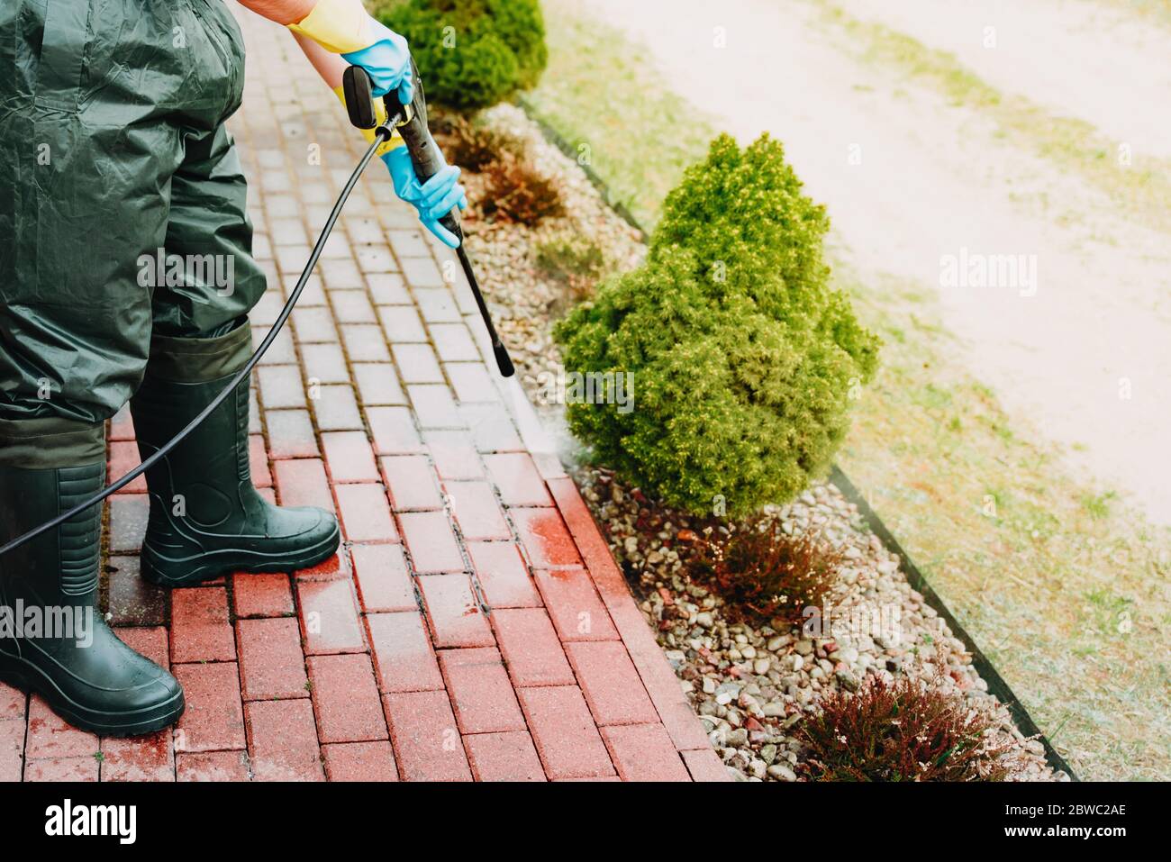 Garden paving power wash hi-res stock photography and images - Alamy