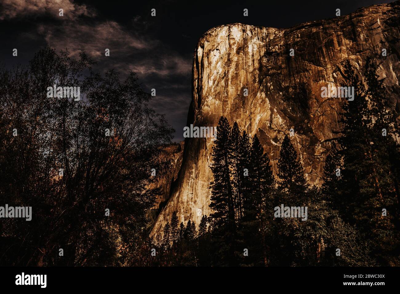 World famous rock climbing wall of El Capitan, Yosemite national park ...
