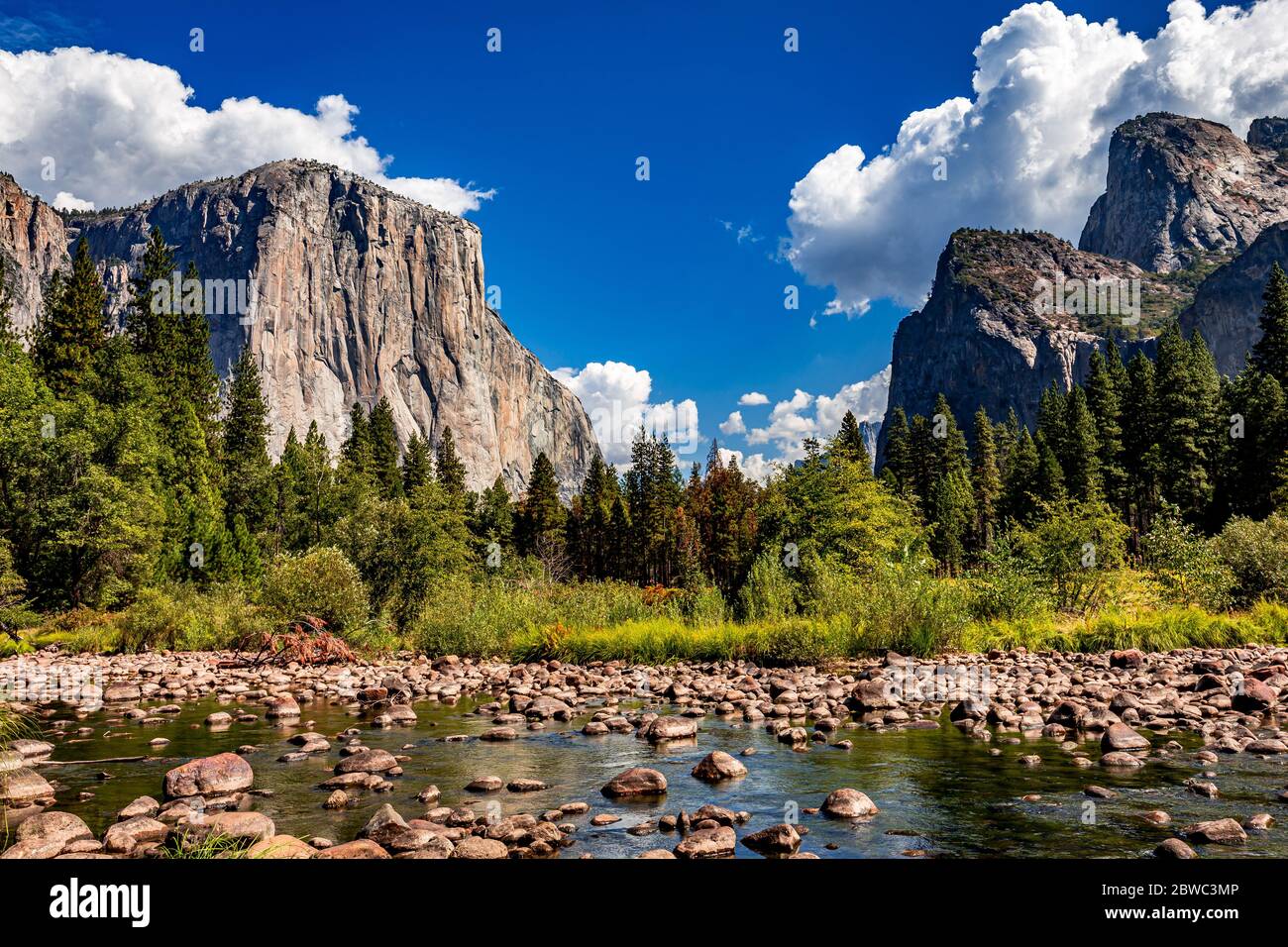 World famous rock climbing wall of El Capitan, Yosemite national park ...