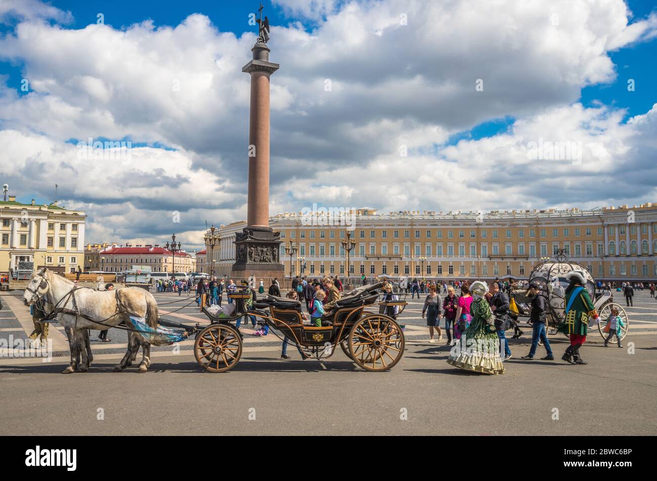 Alexander column and palace square hi-res stock photography and images ...
