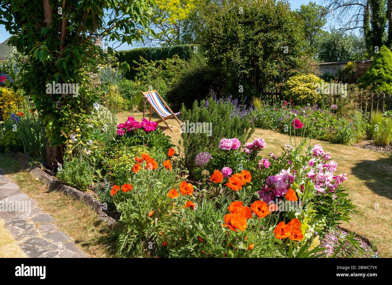 Empty garden border hi-res stock photography and images - Alamy