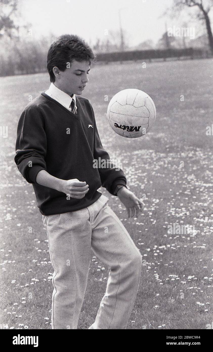Playing outside 1980s hi-res stock photography and images - Alamy