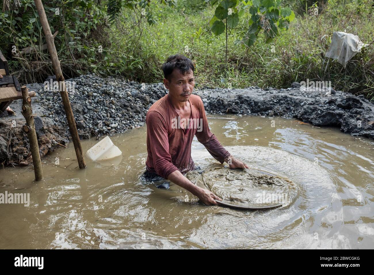 Illegal gold mine jungle hi-res stock photography and images - Alamy