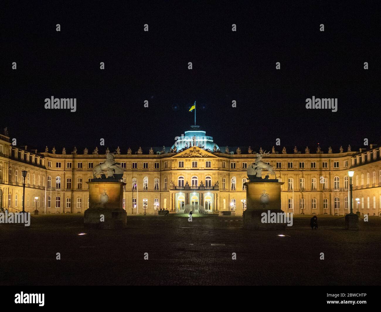 Neues Schloss Stuttgart at night Stock Photo - Alamy