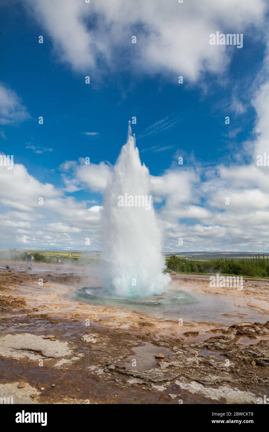 Exploding photos hi-res stock photography and images - Alamy