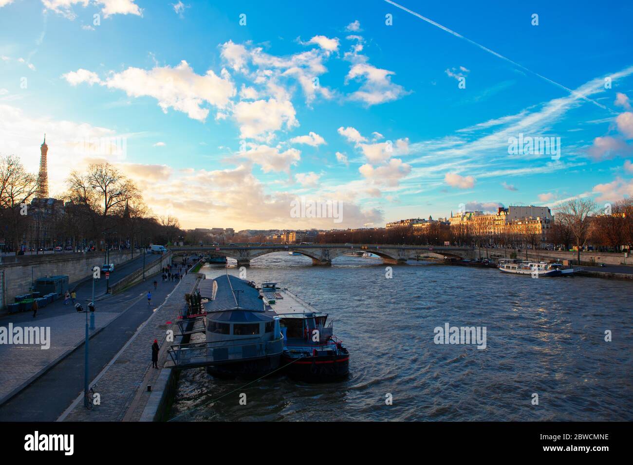 Port des invalides hi-res stock photography and images - Alamy
