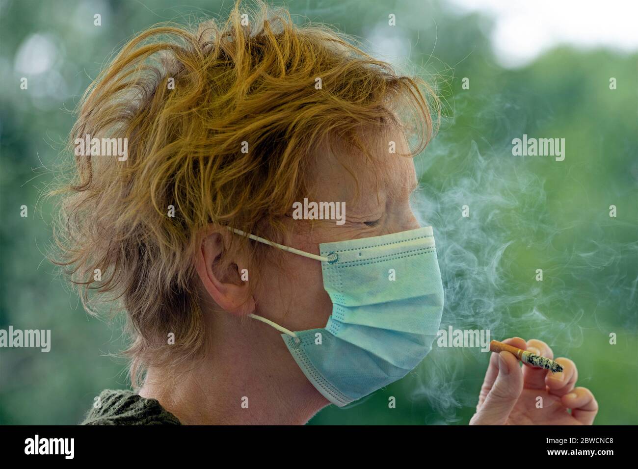 Zigarette cigarette hi-res stock photography and images - Alamy