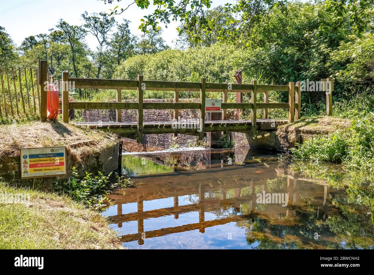19 Wooden bridge over the Honing canal at the historical Honing lock ...