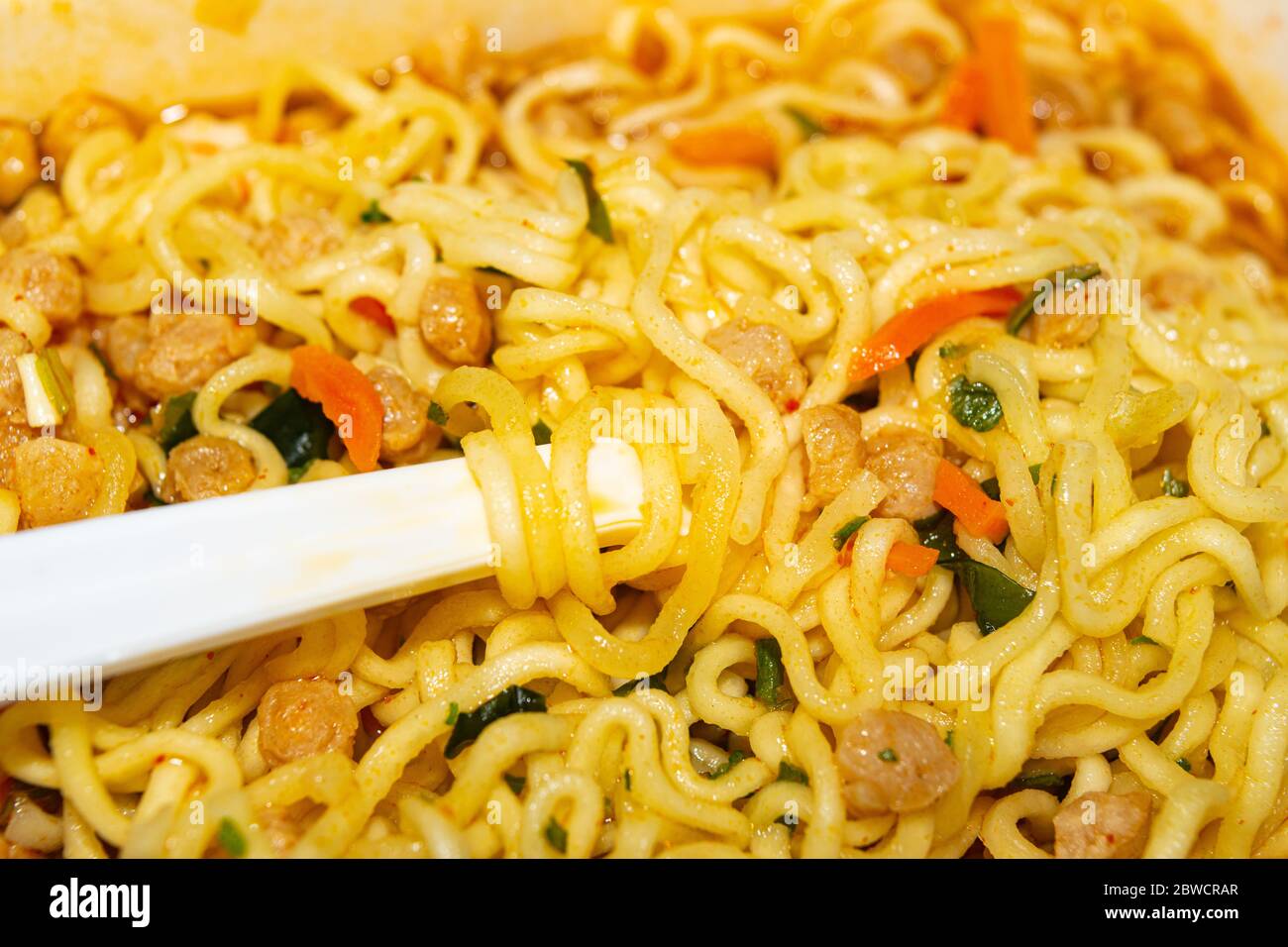 Cooked instant noodles with spices, dried vegetables and freeze-dried ...