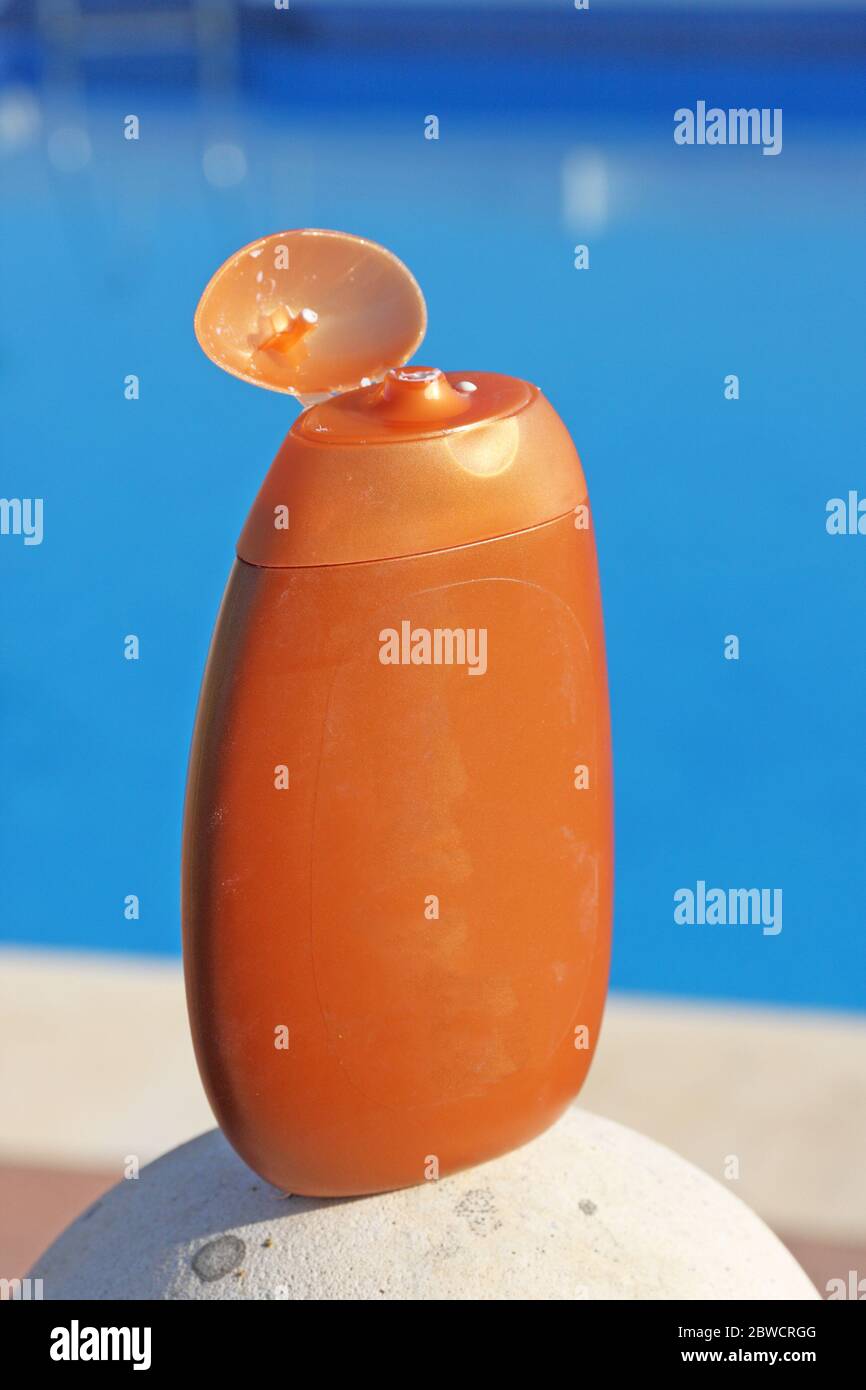 Solar cream hi-res stock photography and images - Alamy