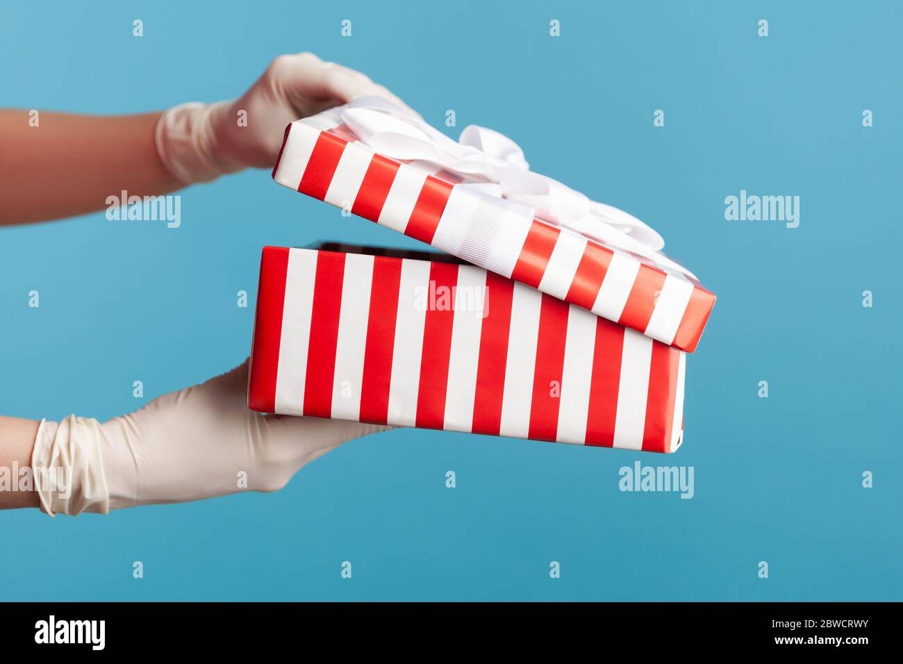 Opening shot showing medical doctor hi-res stock photography and images ...