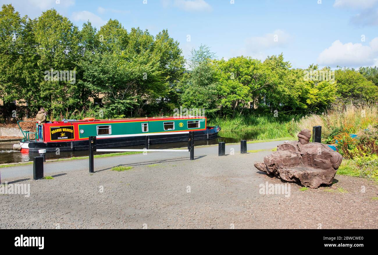 Union canal edinburgh narrow hi-res stock photography and images - Alamy