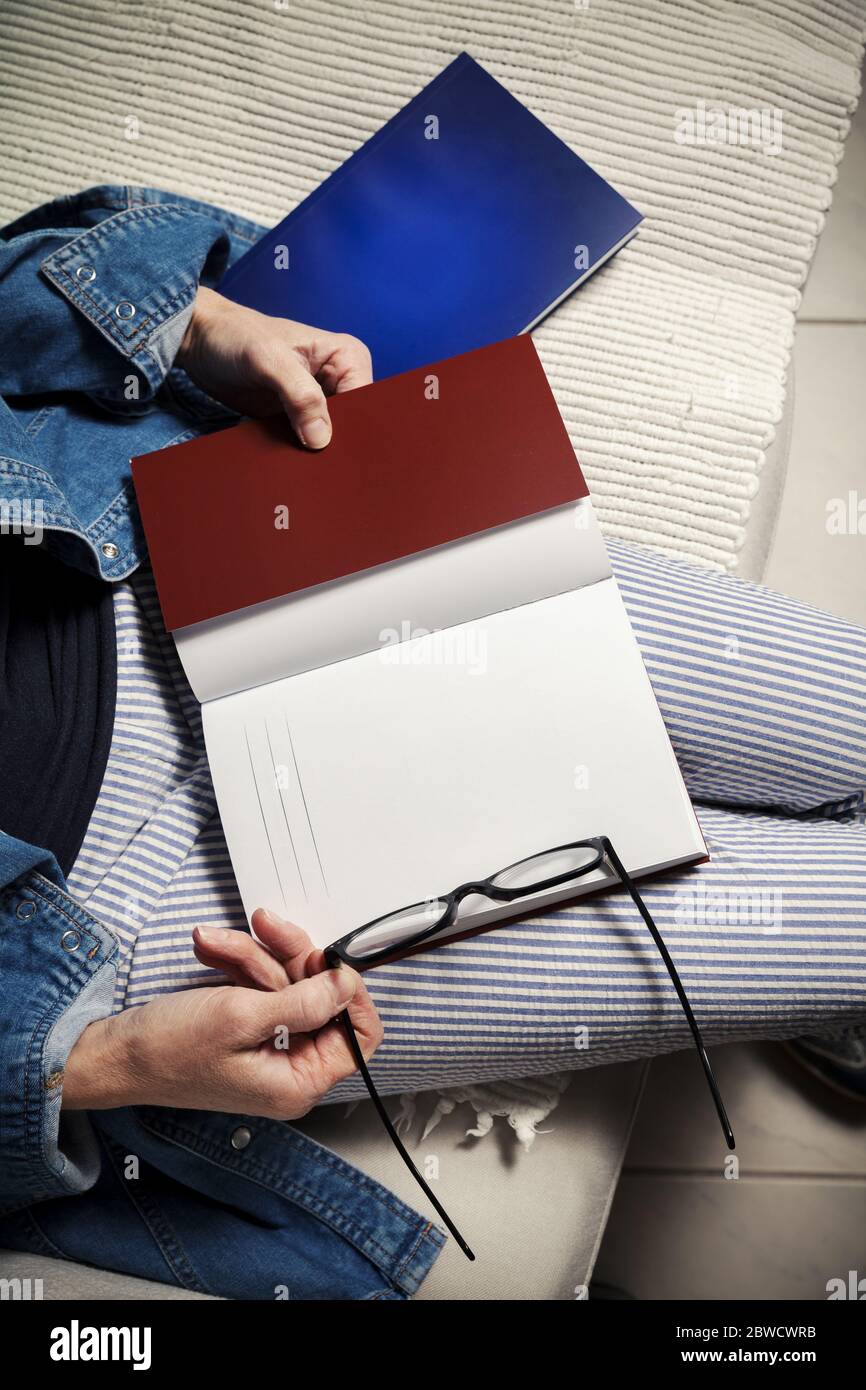 Empty cover hi-res stock photography and images - Alamy