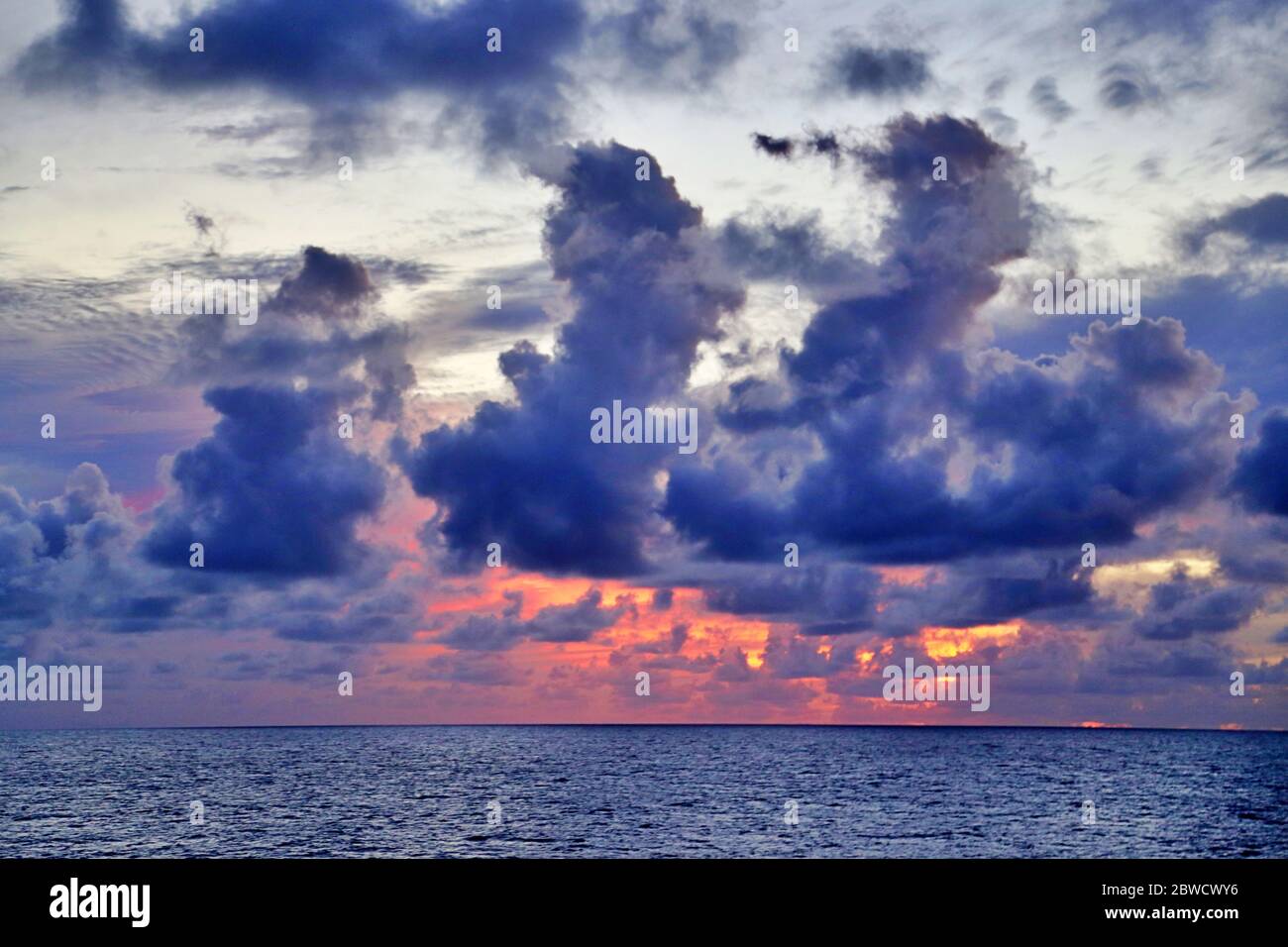Rise of ocean hi-res stock photography and images - Alamy