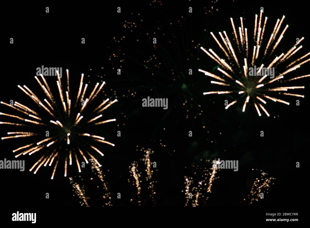 White glowing light burst explosion hi-res stock photography and images ...