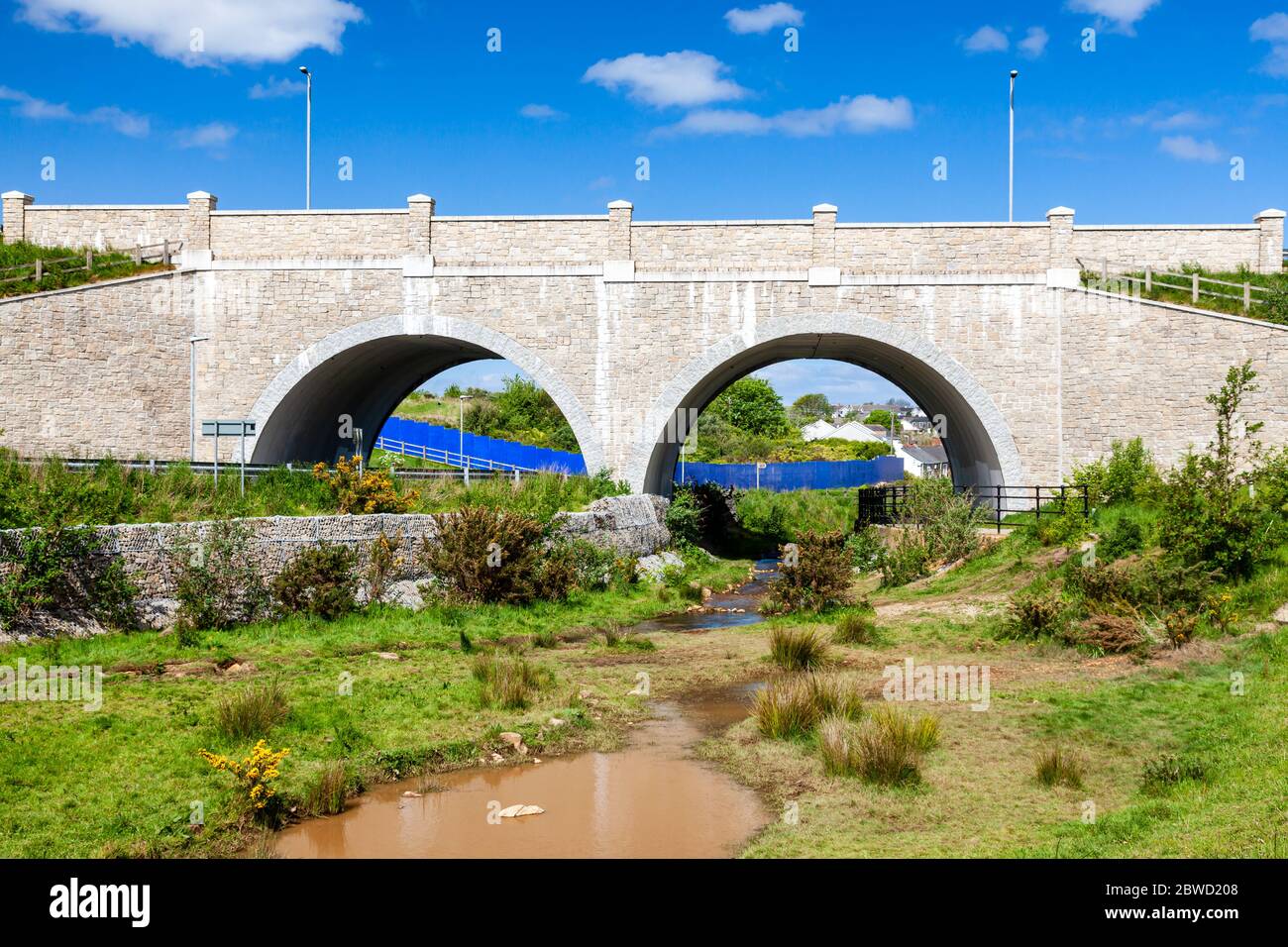 Bridge over the road and The red River at Tuckingmill near Camborne ...