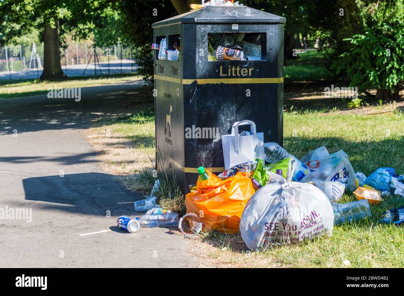 London litter bin hi-res stock photography and images - Alamy