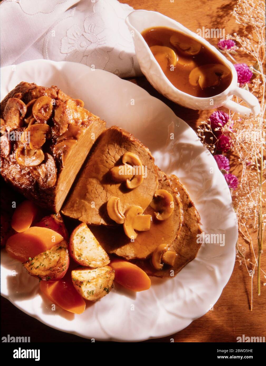 Juicy roast beef baked hi-res stock photography and images - Alamy