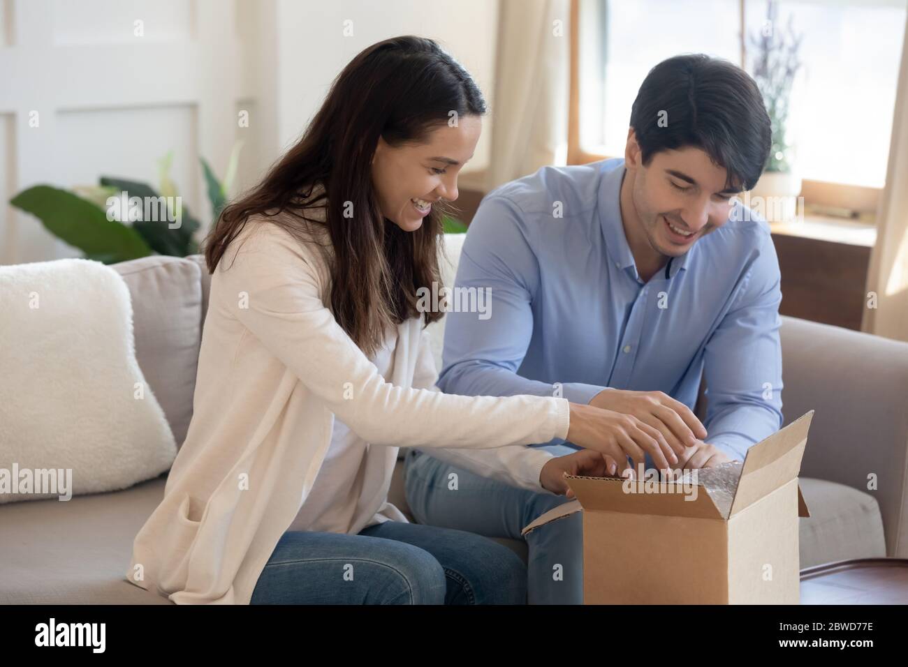 Unbox unboxing hi-res stock photography and images - Alamy
