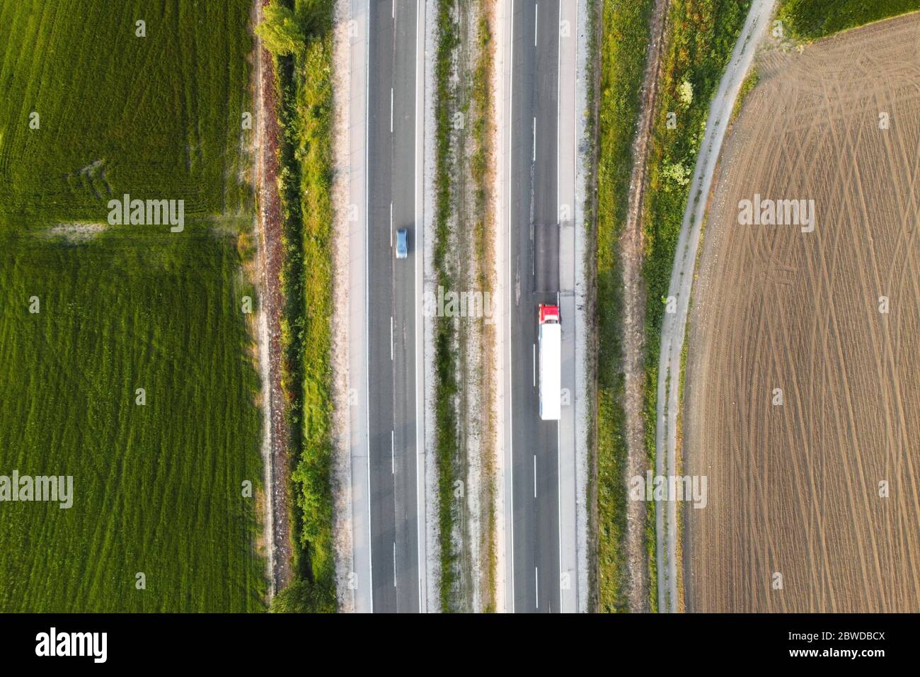 Cars top view hi-res stock photography and images - Alamy