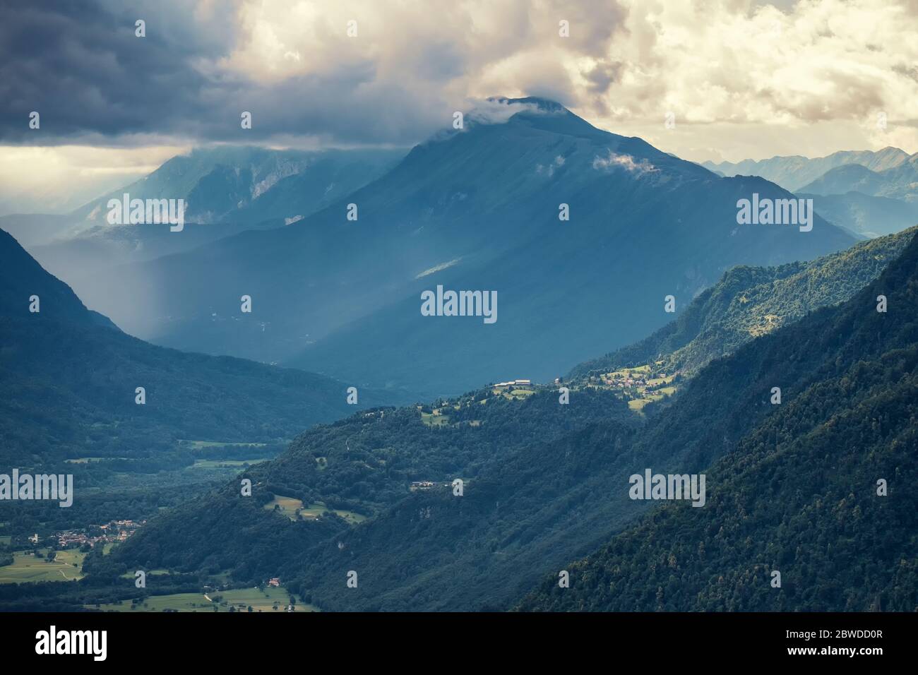 Cyclone mountain hi-res stock photography and images - Alamy