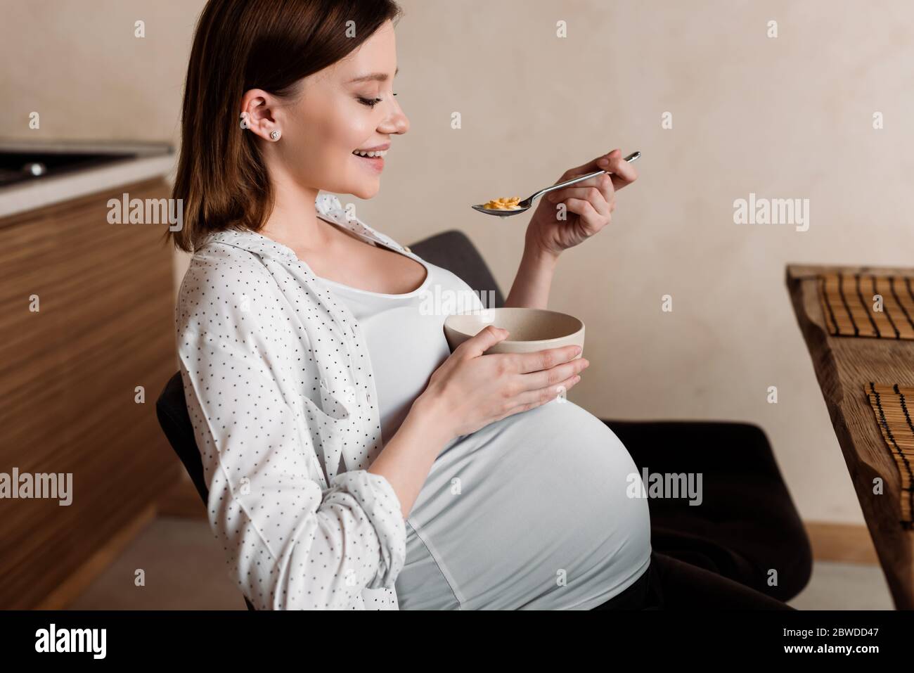 Side profile of spoon hi-res stock photography and images - Alamy