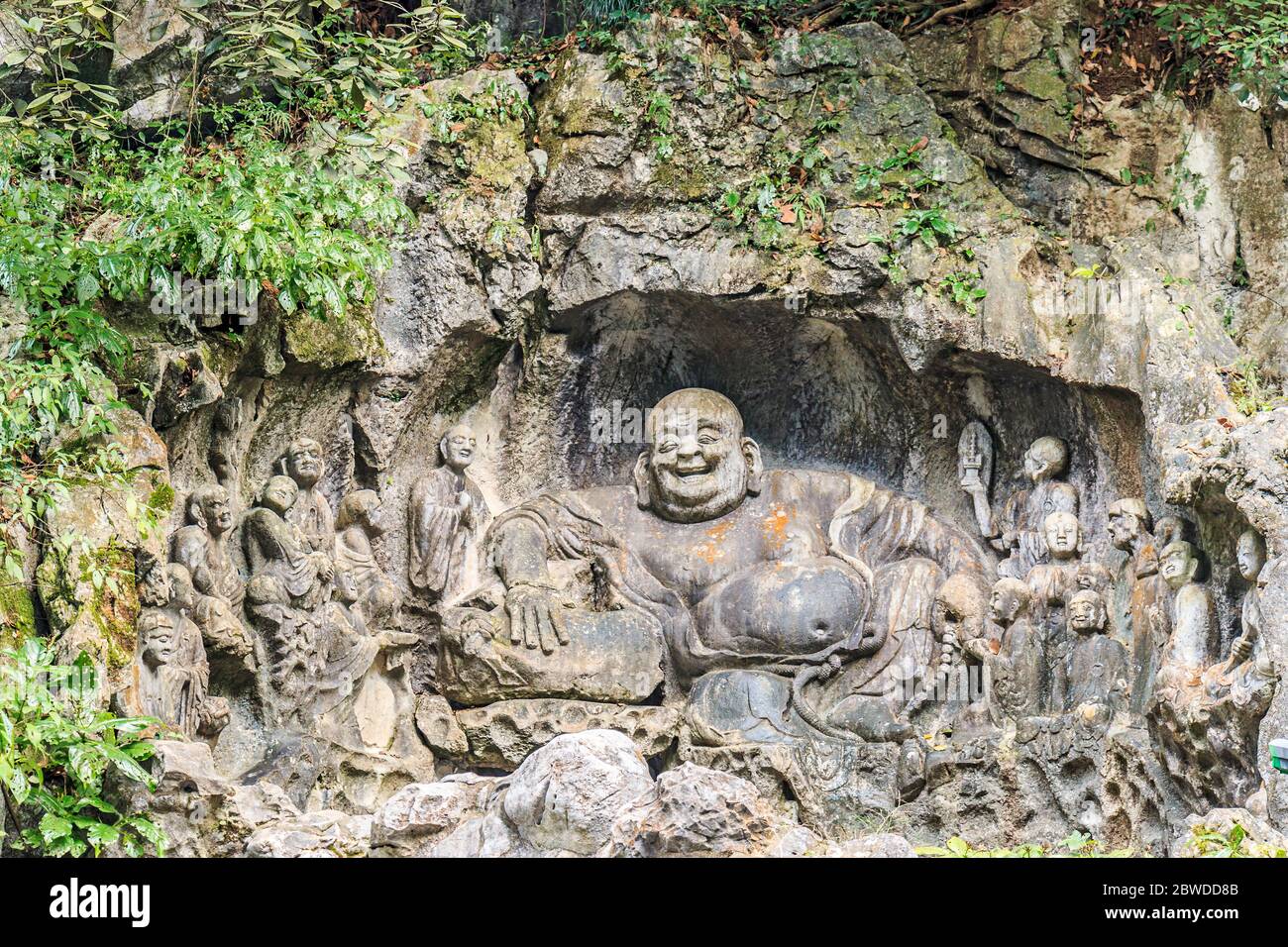 Buddha statues carved into hillside at Lingyin (Souls Retreat) Temple ...