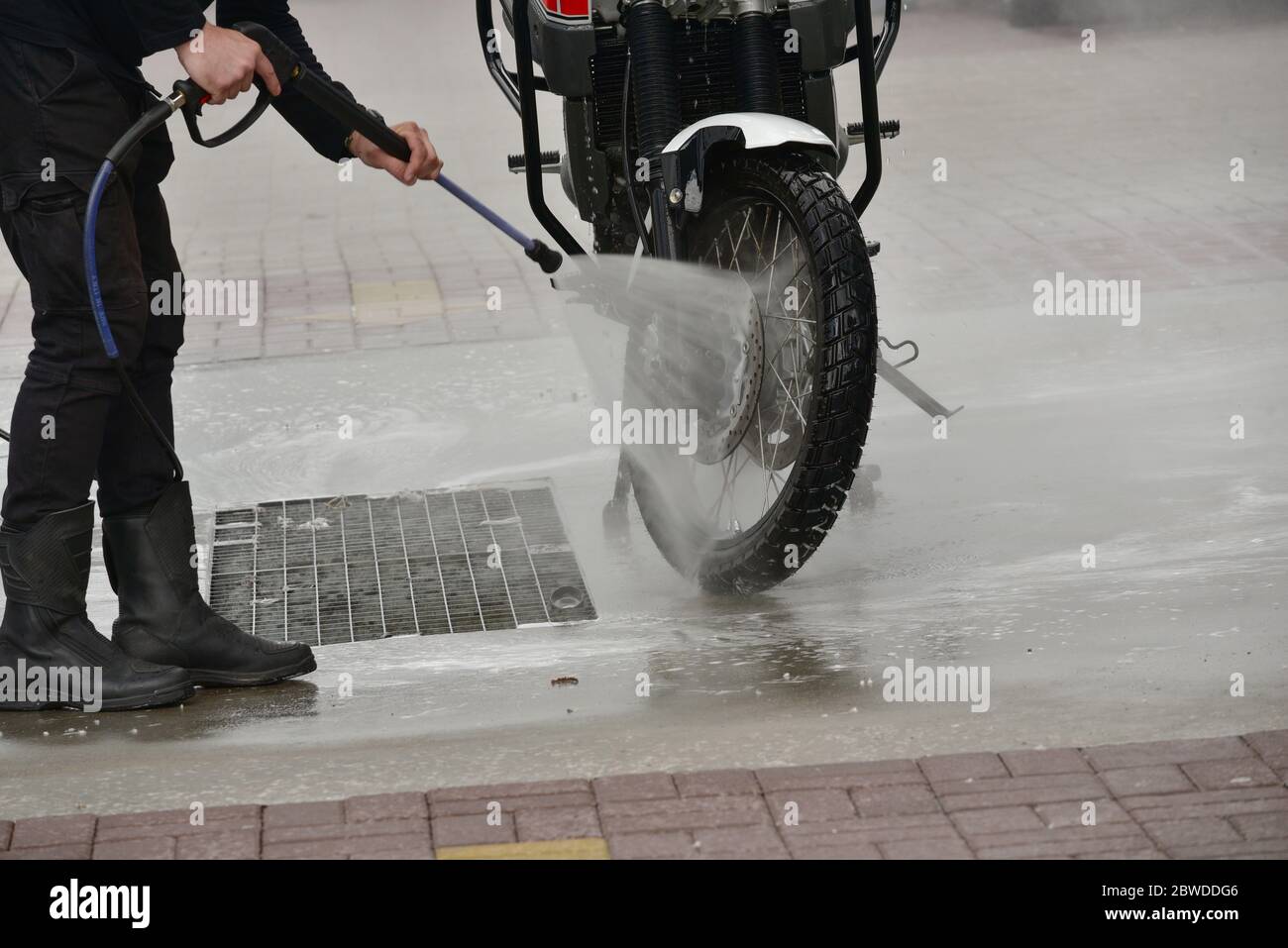 Motorcycle Car Wash Motorcycle Make more clean. A series of photos a ...