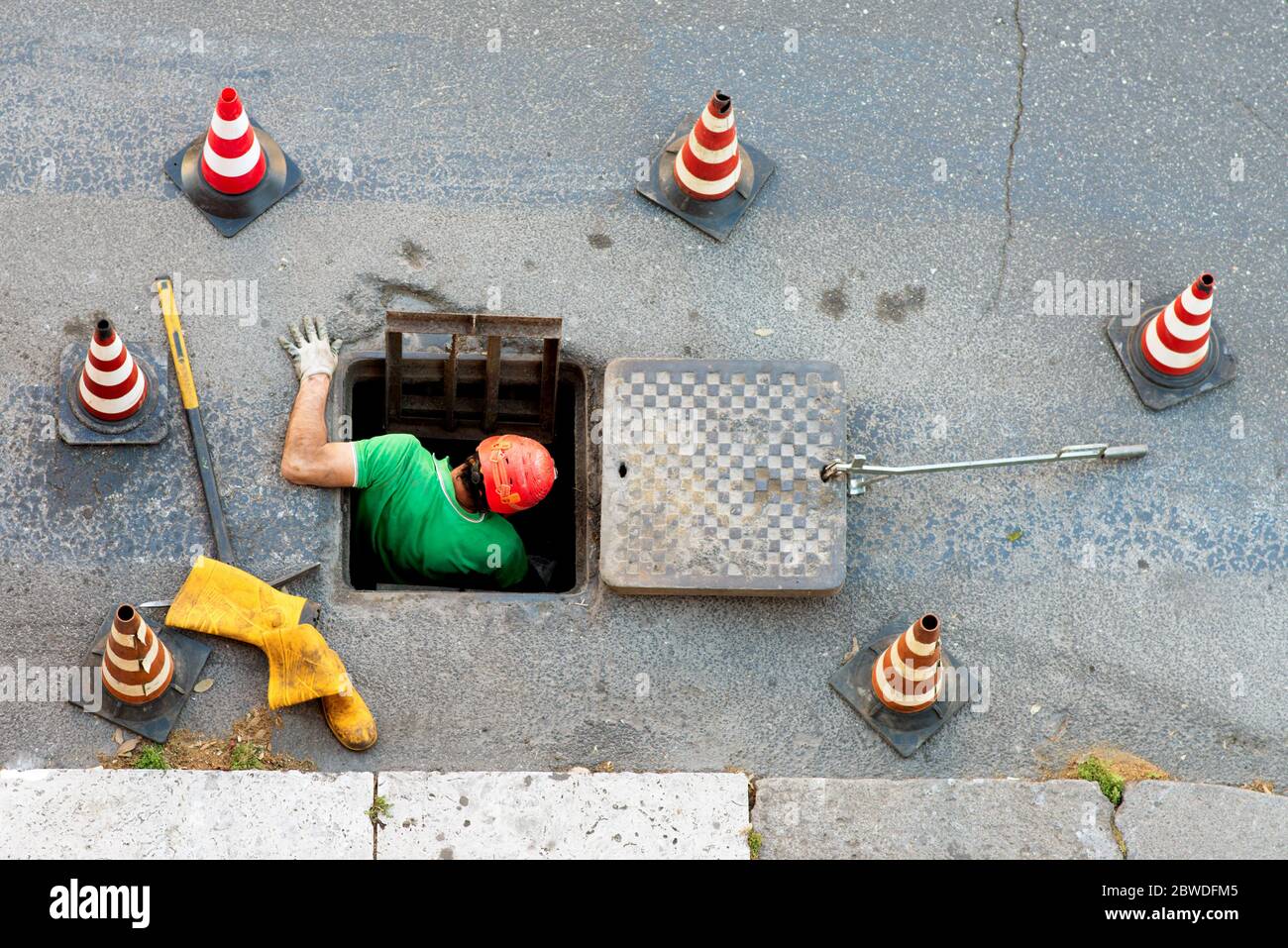 sequence of worker going in the manhole in the street, step 1 to 9 ...