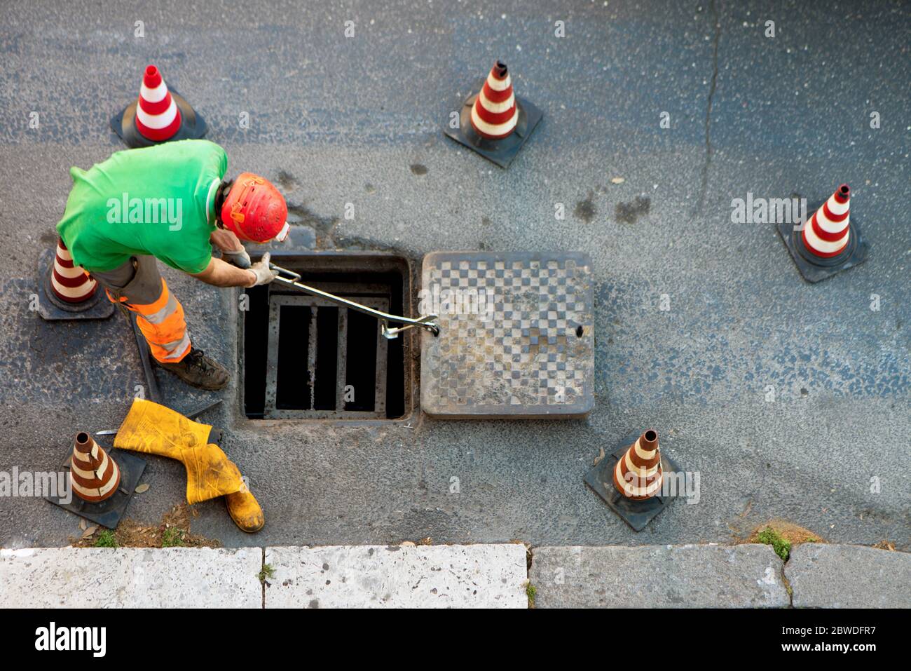 sequence of worker going in the manhole in the street, step 1 to 9 ...