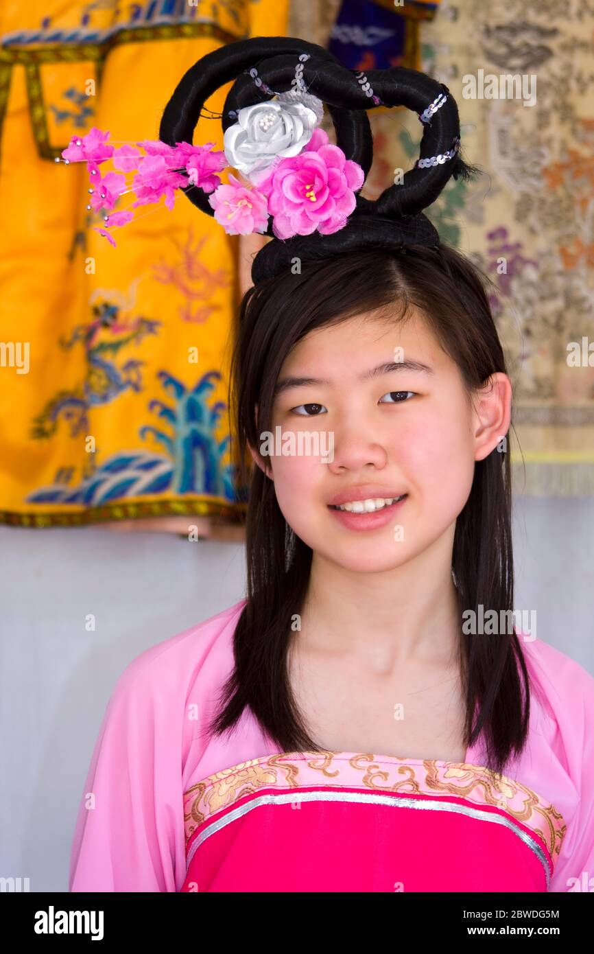 Chinese traditional dress festival hi-res stock photography and images ...