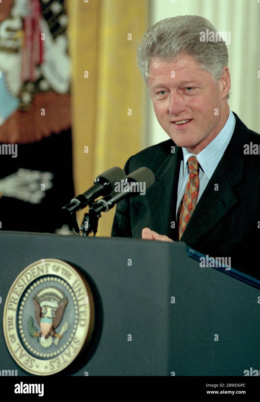 Bill clinton president oval office desk hi-res stock photography and ...