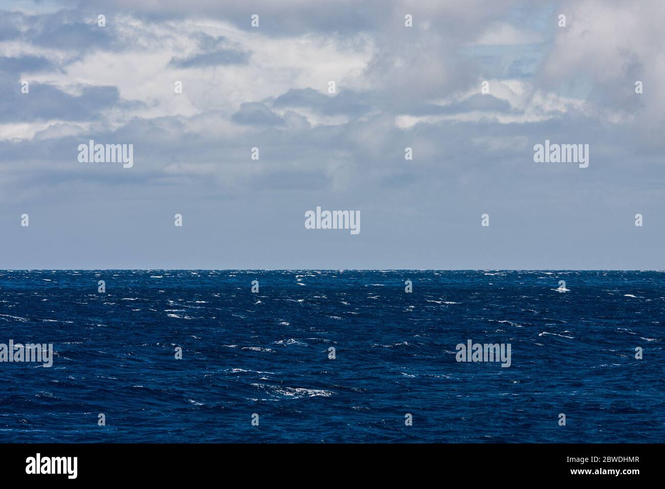 Sky horizon and ocean hi-res stock photography and images - Alamy