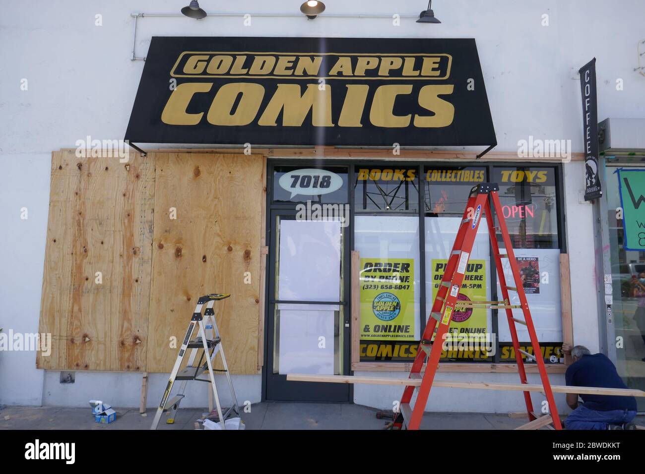 Golden apple comcis hi-res stock photography and images - Alamy